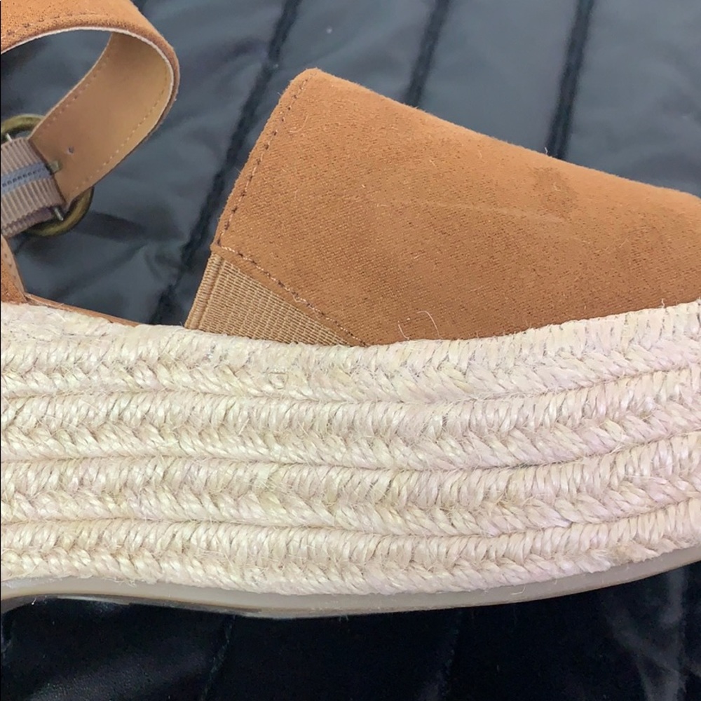 Universal Threads Tan/Brown Chunky Platform Sandal - Gem